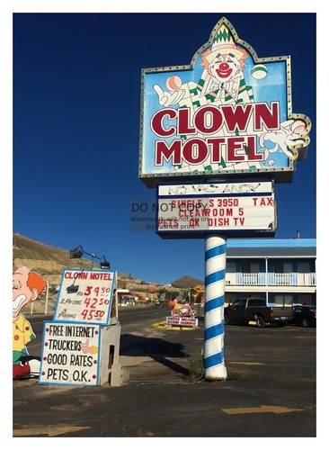 SCARY CLOWN MOTEL SIGN CREEPY HALLOWEEN 5X7 PHOTO | eBay