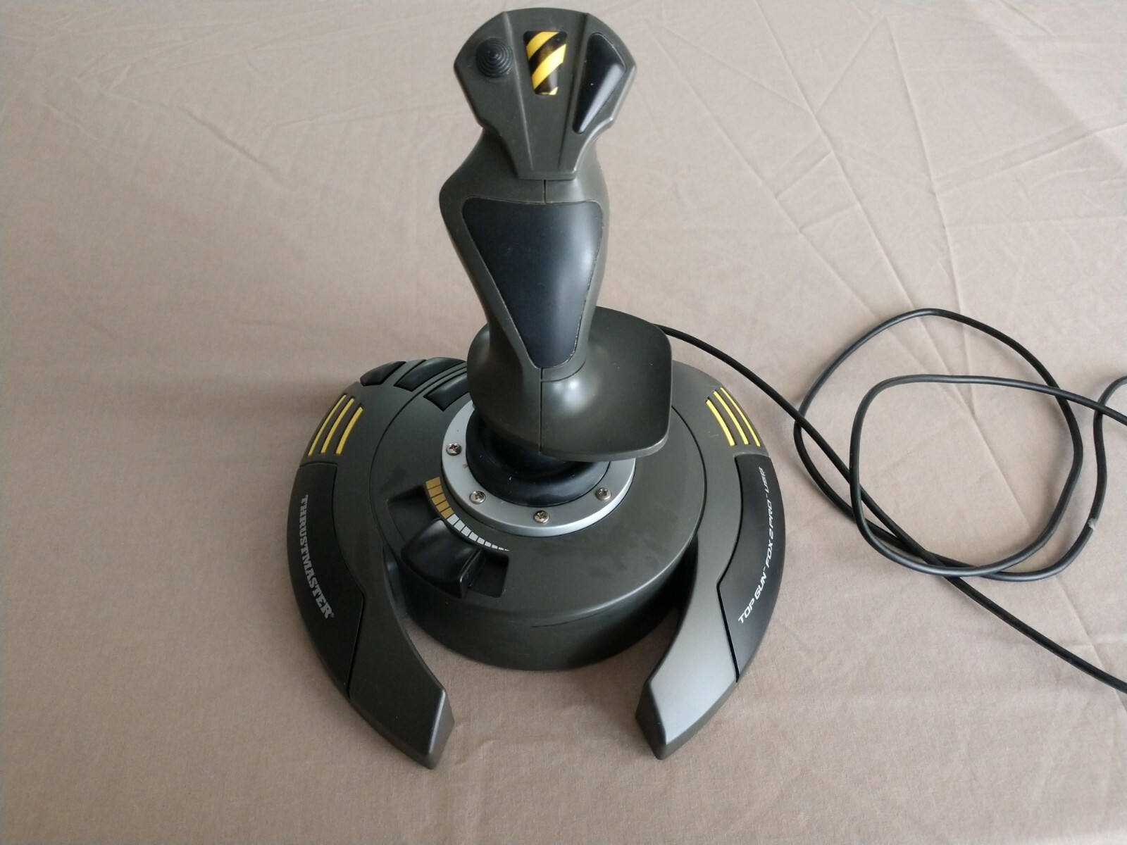 Thrustmaster Top Gun Fox 2 Pro USB Flight Stick Arcade Style Joystick ...