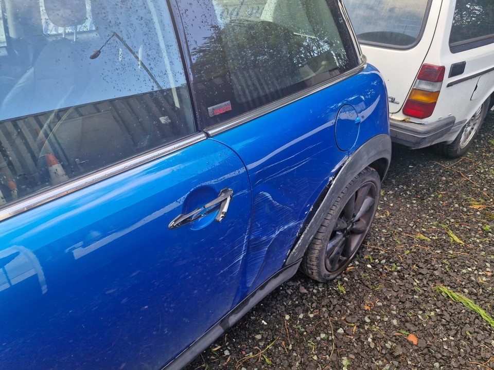 2011 MINI 1.6 Cooper D Pimlico 3dr. Spares or repairs . Damaged diesel ...