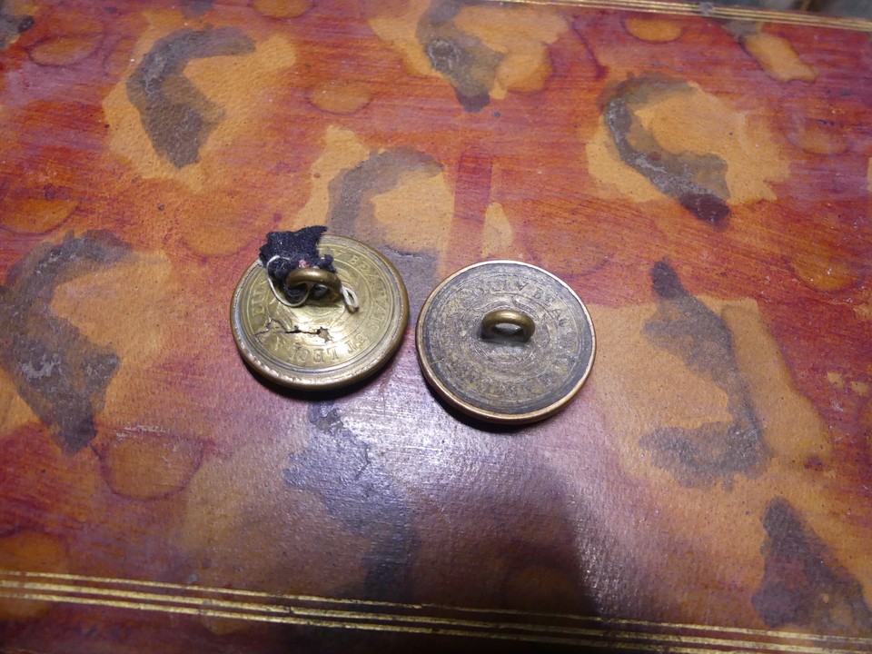 LOT 2 BOUTONS MILITAIRE DU 28 em REGIMENT DE LIGNE Mod 1816-1820 GM 24 ...