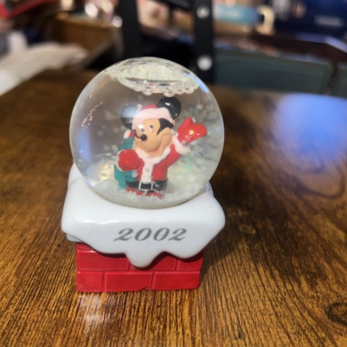 Vintage 2002 Walt Disney Mickey Mouse Mini Snow Globe Christmas Holiday ...
