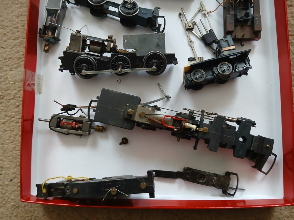 Triang locomotive engines & chassis job lot - XO4 engines,R354 chassis ...