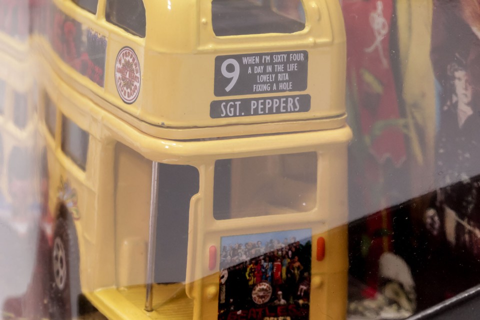 Beatles Album Cover Die-Cast Double-Decker Yellow Bus SGT. Peppers ...