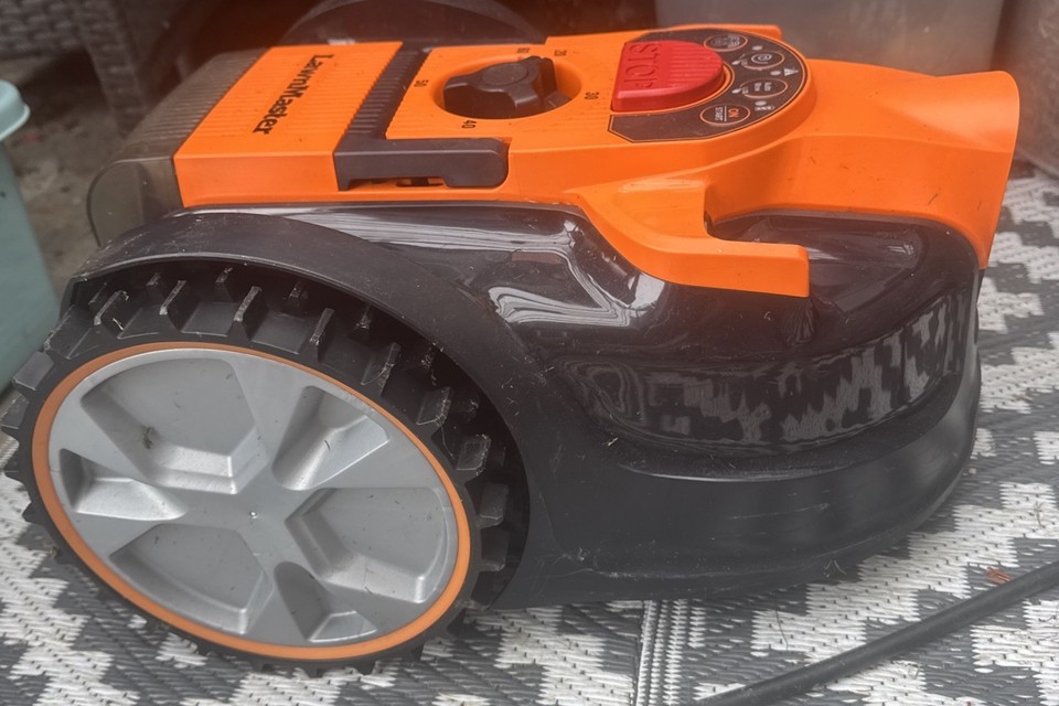 Lawnmaster VBRM16 Robotic Lawnmower Fully Automatic Robot for Spares or ...