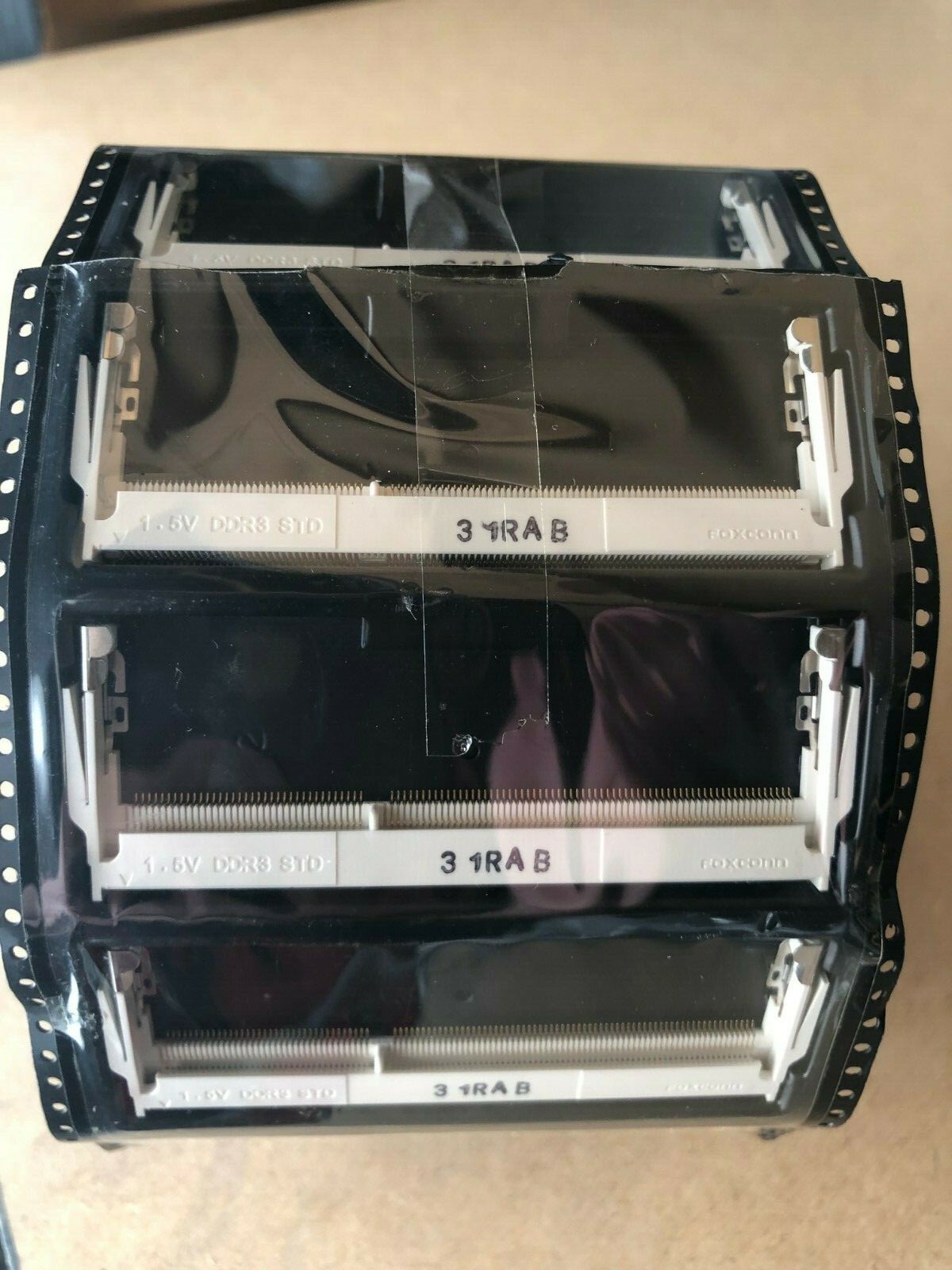 New Genuine Foxconn notebook memory card slot. 1.5v DDR3 STD. Lot of 50 ...