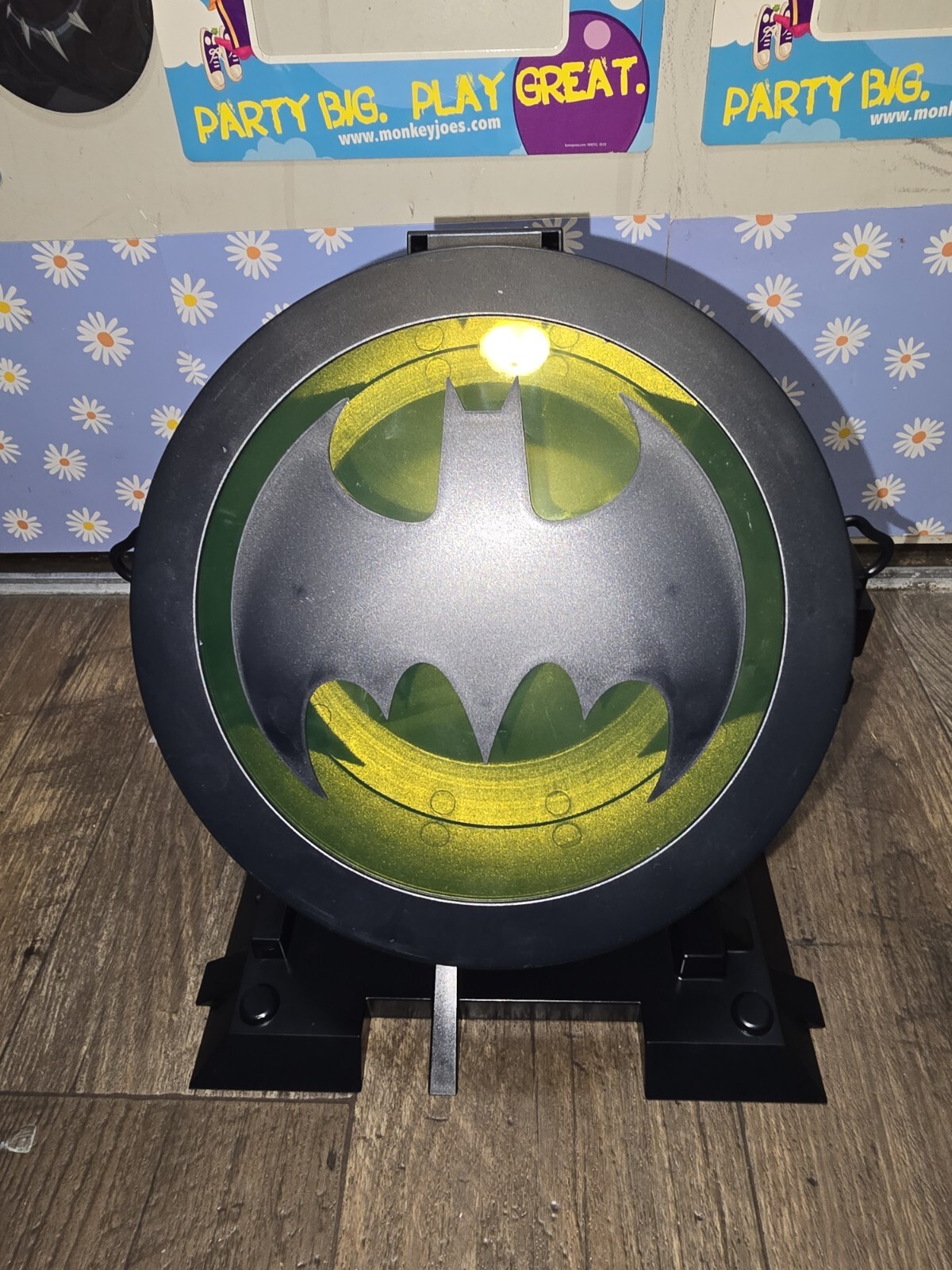 AMC Exclusive Batman 85th Anniversary Light Up Bat Signal Popcorn ...