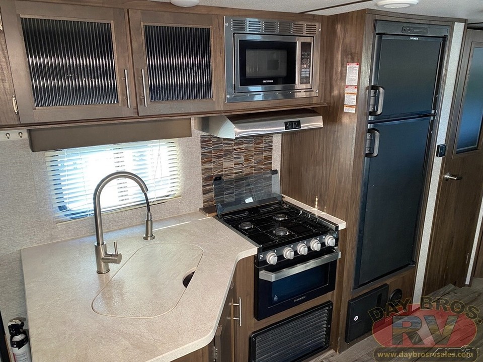 19 Forest River Cherokee Alpha Wolf 26DBHL Travel Trailer Towable RV ...