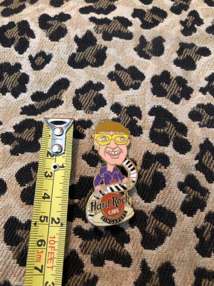 ELTON JOHN Hard Rock Cafe PIN 70th Anniversary Singapore 572 Of 1000 ...