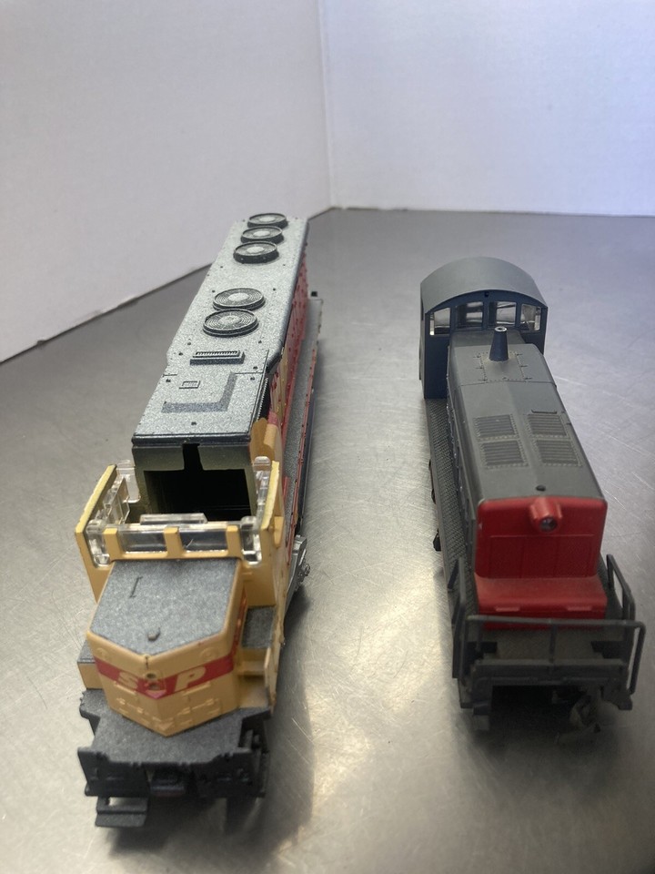 Two HO Southern Pacific Dummy Locomotives. AHM 621A & Athearn SP 7430 ...