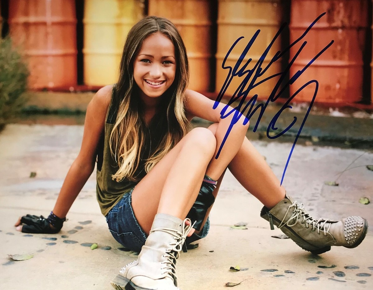 Skylar Stecker 2003