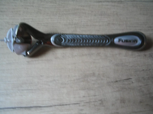 NEW! GILLETTE FUSION 5 HANDLE ONLY NEW | eBay