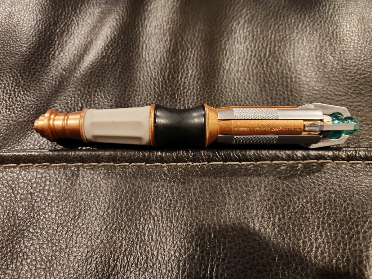 11th Doctor Using Sonic Screwdriver Doctor Who 11th Doctor Sonic