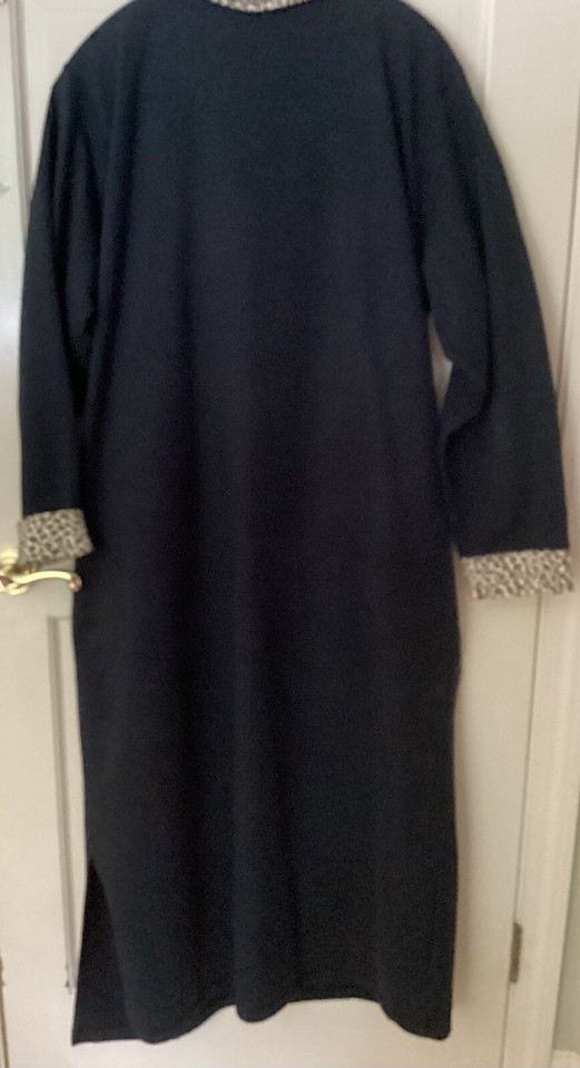 Women’s Avenue Lounge Robe Pullover V Neck Black W/Leopard Collar Long ...