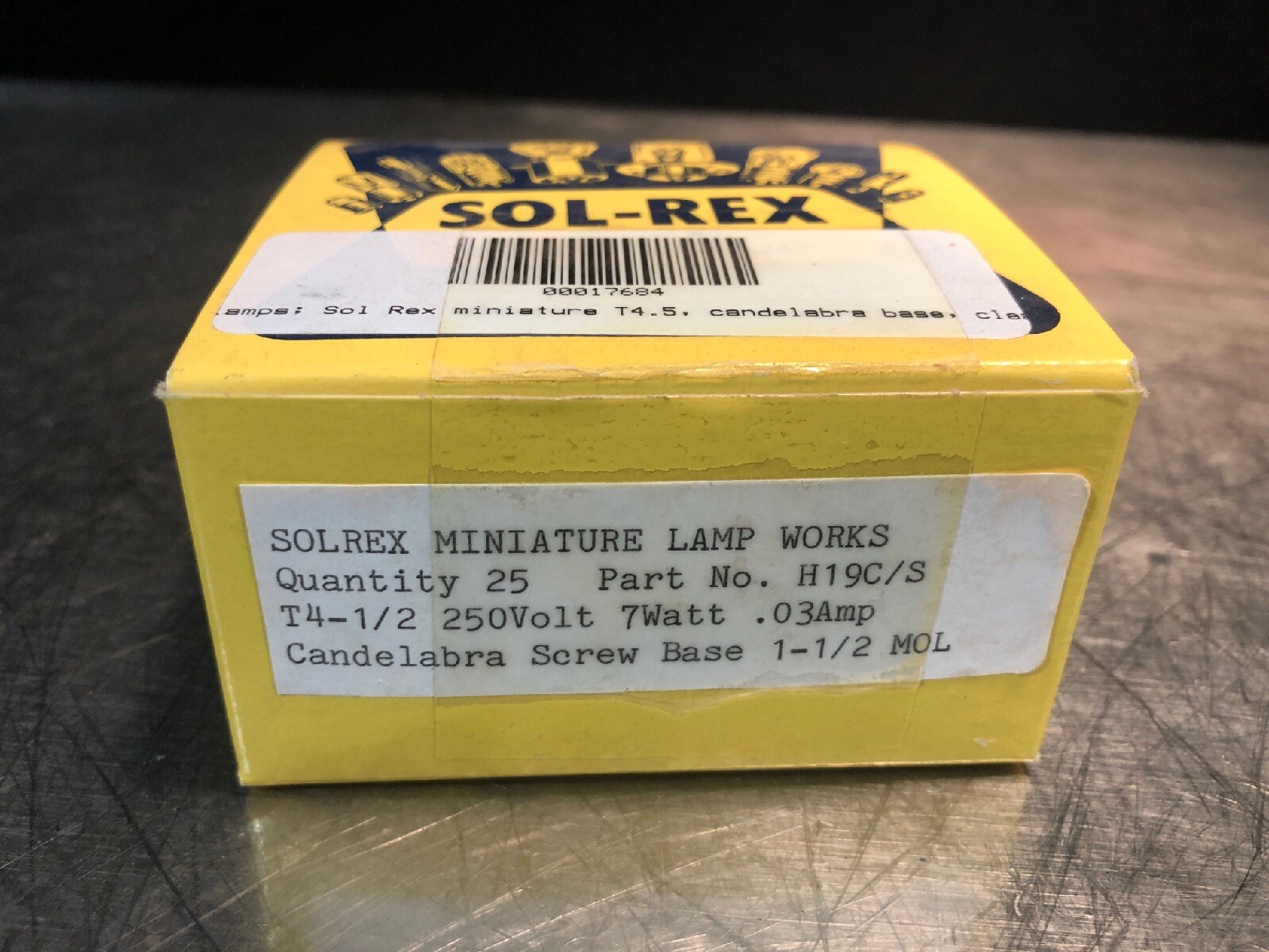 Brand New Box of 22 Sol-Rex 250V 7 Watt H19C/S Candelabra Screw Base ...