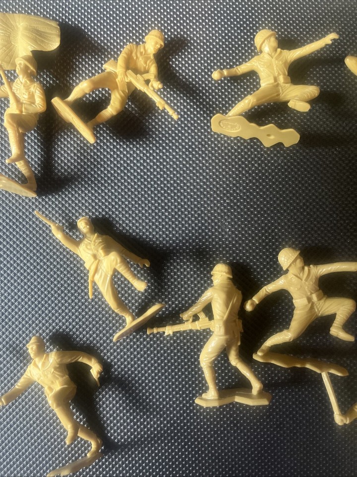 Vintage LOUIS MARX & Co - TAN Army Toy Soldiers - Lot Of 15 Figures ...