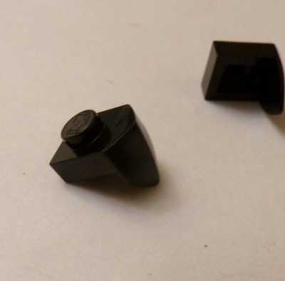 Lego x2 Black Modified 1x1 Plate With Vertical Tooth, 15070 (028-250 ...