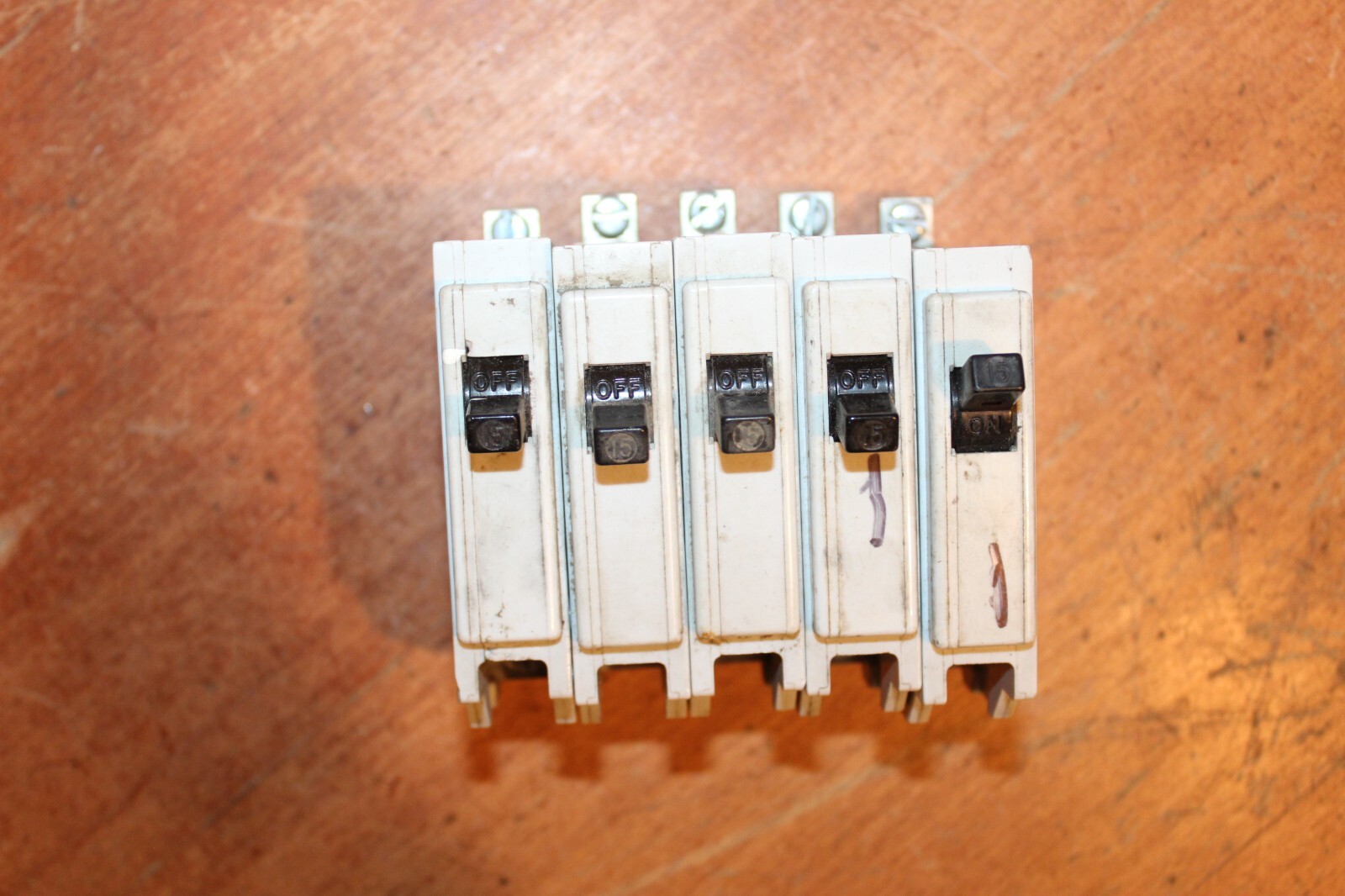 Commander Circuit Breaker 15A 15 Amp 1 Pole Type QB Bolt On CU-AL | eBay