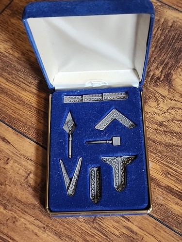 VINTAGE FREEMASON MASONIC METAL SYMBOLS EMBLEMS IN CASE LOOK! | eBay