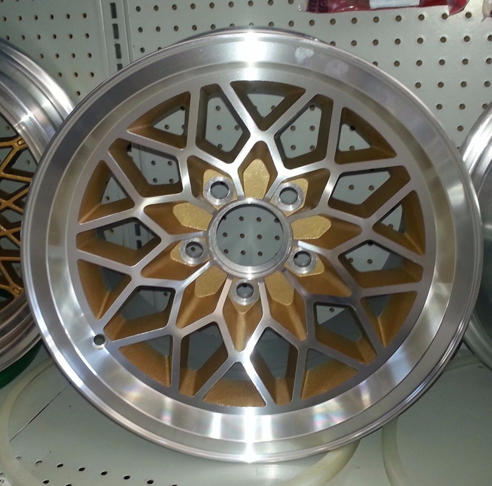 TRANS AM 17X9 INCH SNOWFLAKE WHEELS - CENTER CAPS - LUG NUT SET NEW ...