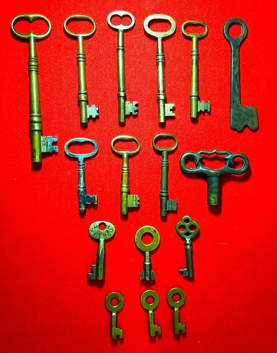 VERY NICE MIXED LOT OF 16 UNIQUE VINTAGE COLLECTIBLE BRASS KEYS | eBay