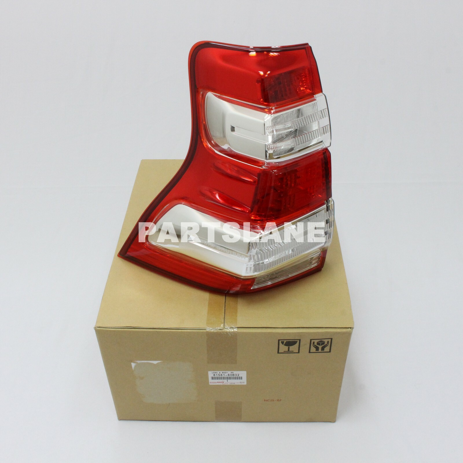 8156160B32+Genuine+Toyota+Lens+%26amp+Body+RR+81561-60b32 for sale ...