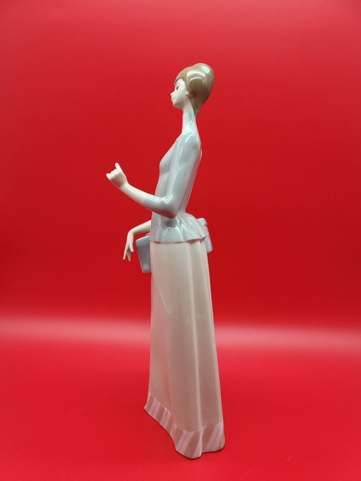 Lladro. 4700. THE DRESSMAKER. Collectible Vintage Figure | eBay