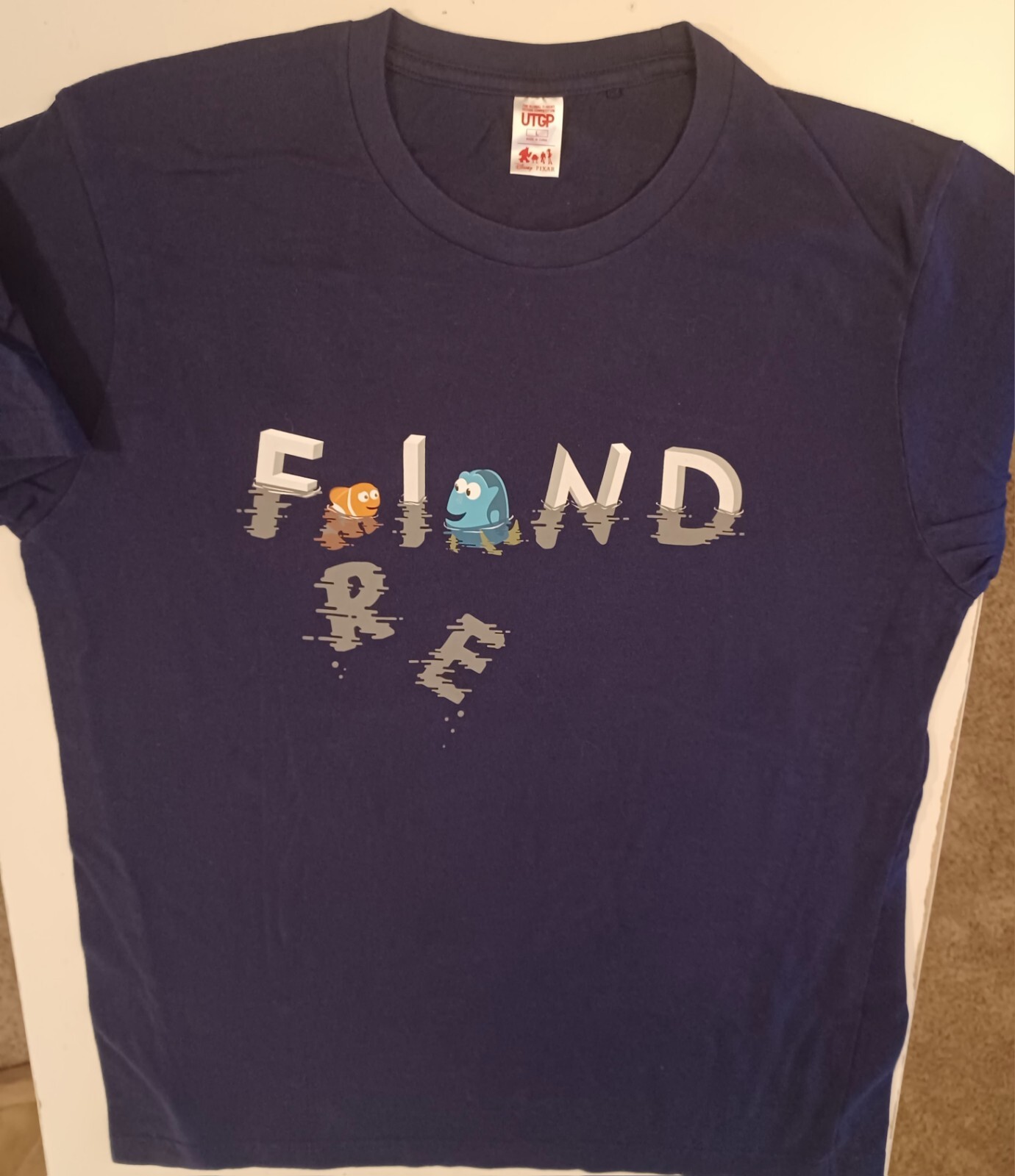 UNIQLO Disney Pixar Mens T-Shirt UTGP Navy Friend Nemo Dory Size Large ...