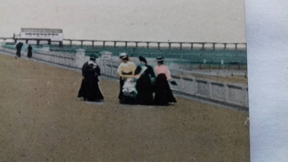 Vintage postcard,nice women on the Kingsway, Cleethorpes, Lincolnshire ...