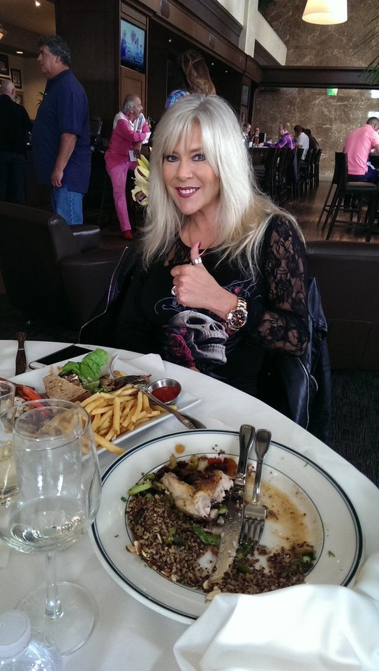 Samantha Fox Signed 8x10 Photo - SINGER & PLAYBOY 80'S MODEL SAM FOX ...