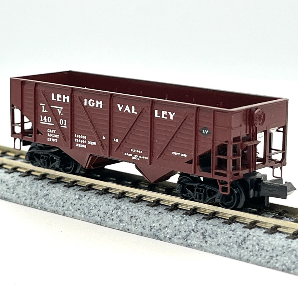 Micro-Trains 57031 Lehigh Valley 33 ft 2 Bay Composite Hopper LV 14001 ...