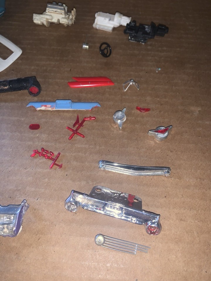 Vintage Junkyard Lot Of Plastic Model Car Parts And Pieces (Lot Jy466 ...