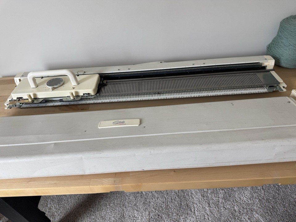 Studio White SK-860 Electronic Mid Gauge Knitting Machine | eBay
