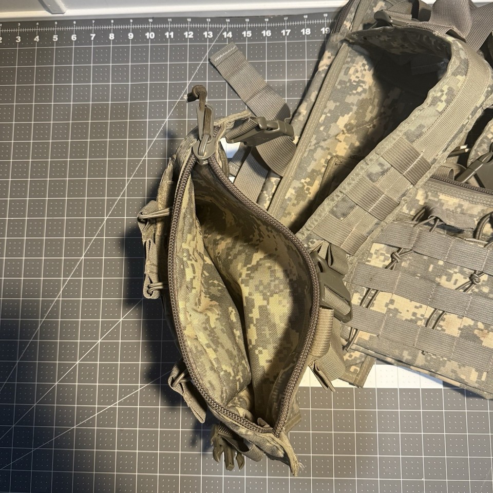 UCP Split Front Chest Rig Titan Buckles - Built In Admin Zip And 6 Mag ...