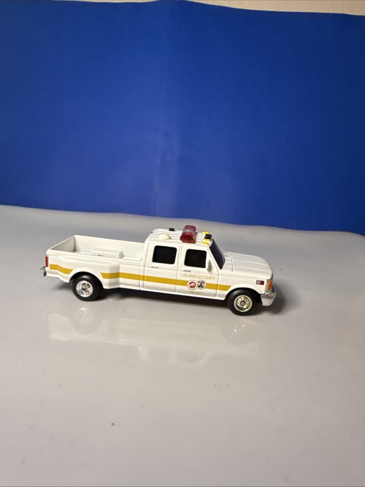 Custom Kitbashed 1:64 Los Angeles County Fire Department Dually | eBay