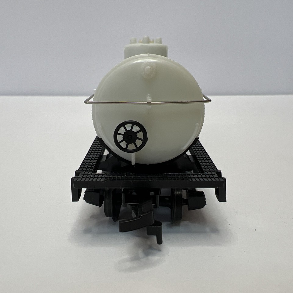 Model Power HO Scale Tank Car Michigan Alkali Co 40' Liquid Chlorine ...