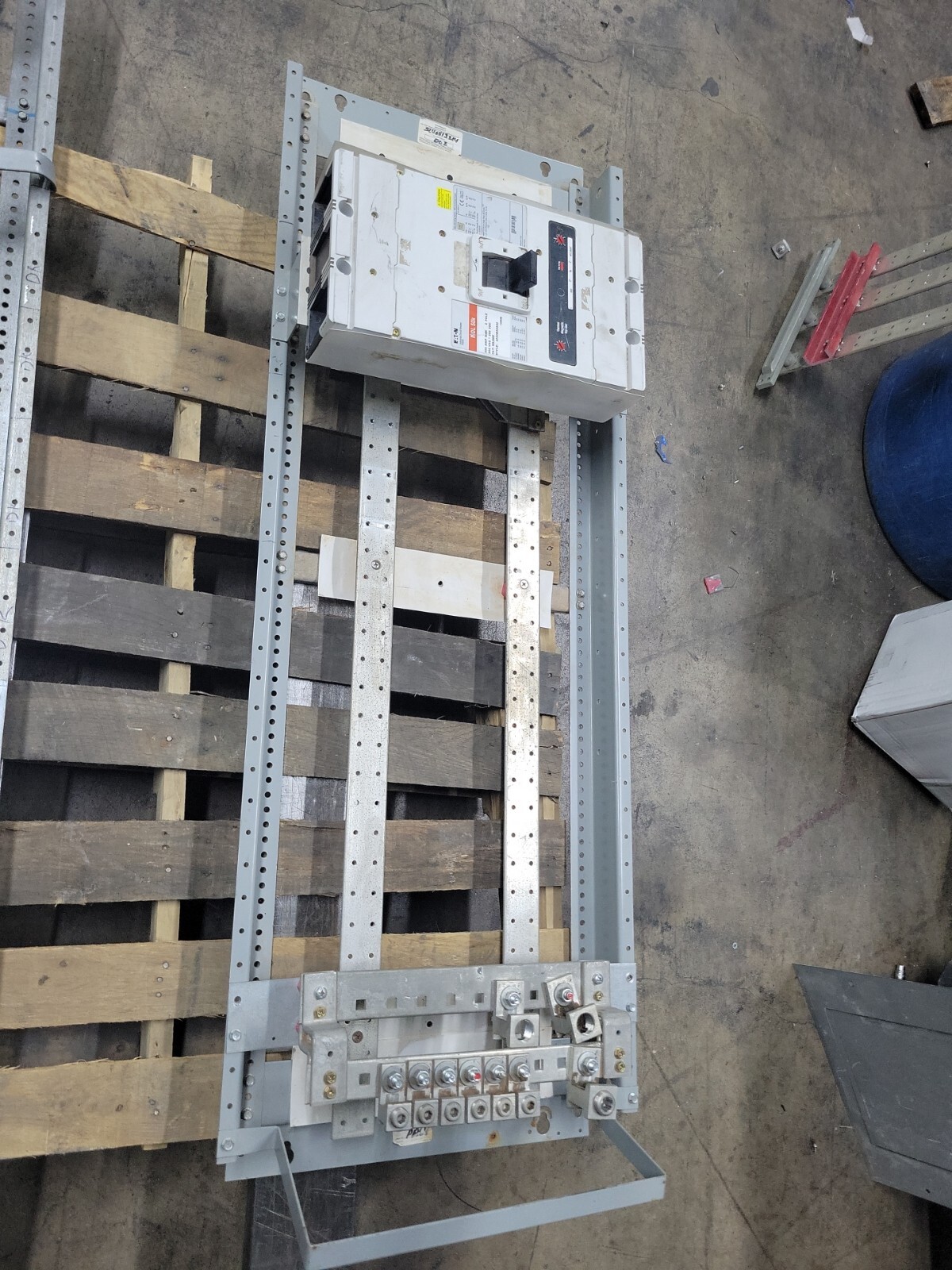 Cutler-Hammer PRL4 800A 120V 1 phase 3w PanelBoard INTERIOR W/ MDL2800 ...