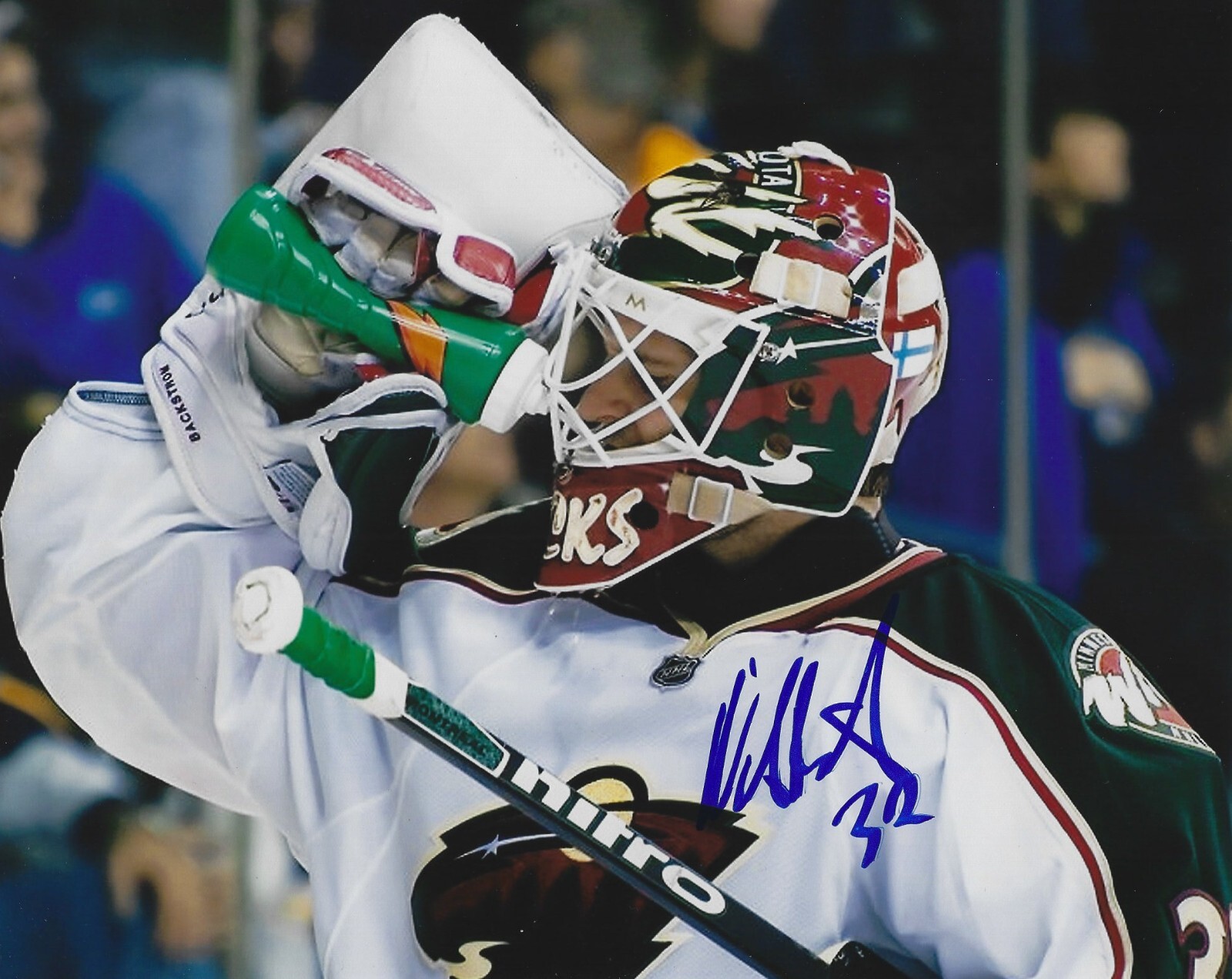 Niklas Backstrom Autographed Signed 8x10 Photo - NHL Wild Flames - w ...