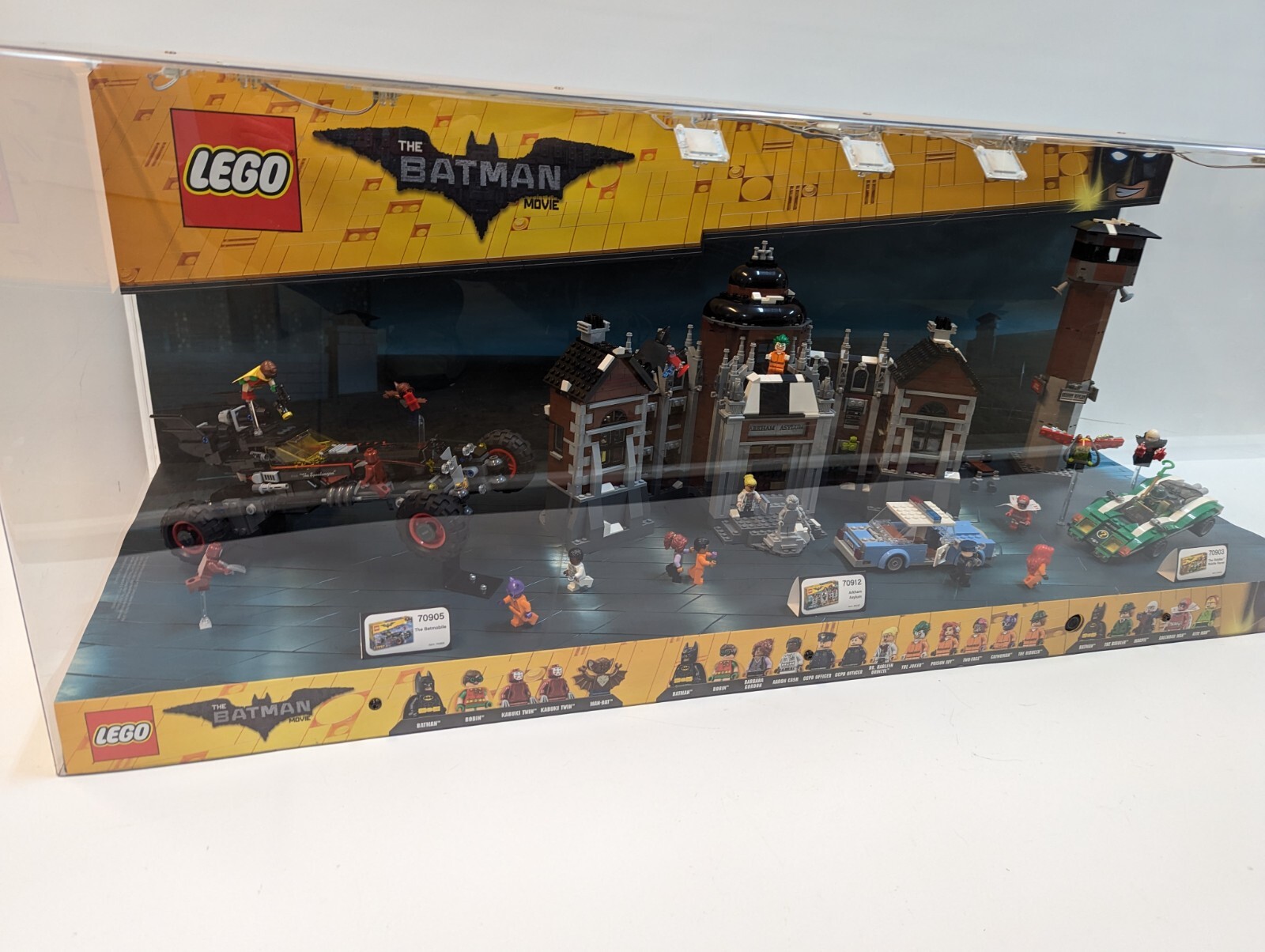 2018 Lego Batman Movie Toys R Us Store Lighted Display 70912 70905 ...