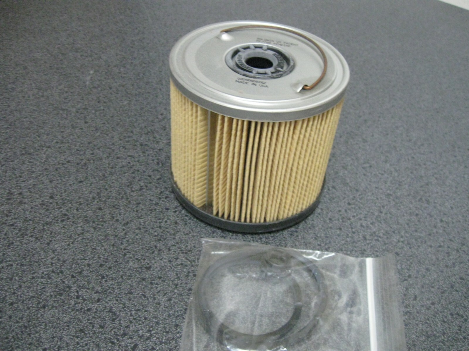 CASE 84328598 - Cross reference fuel filters