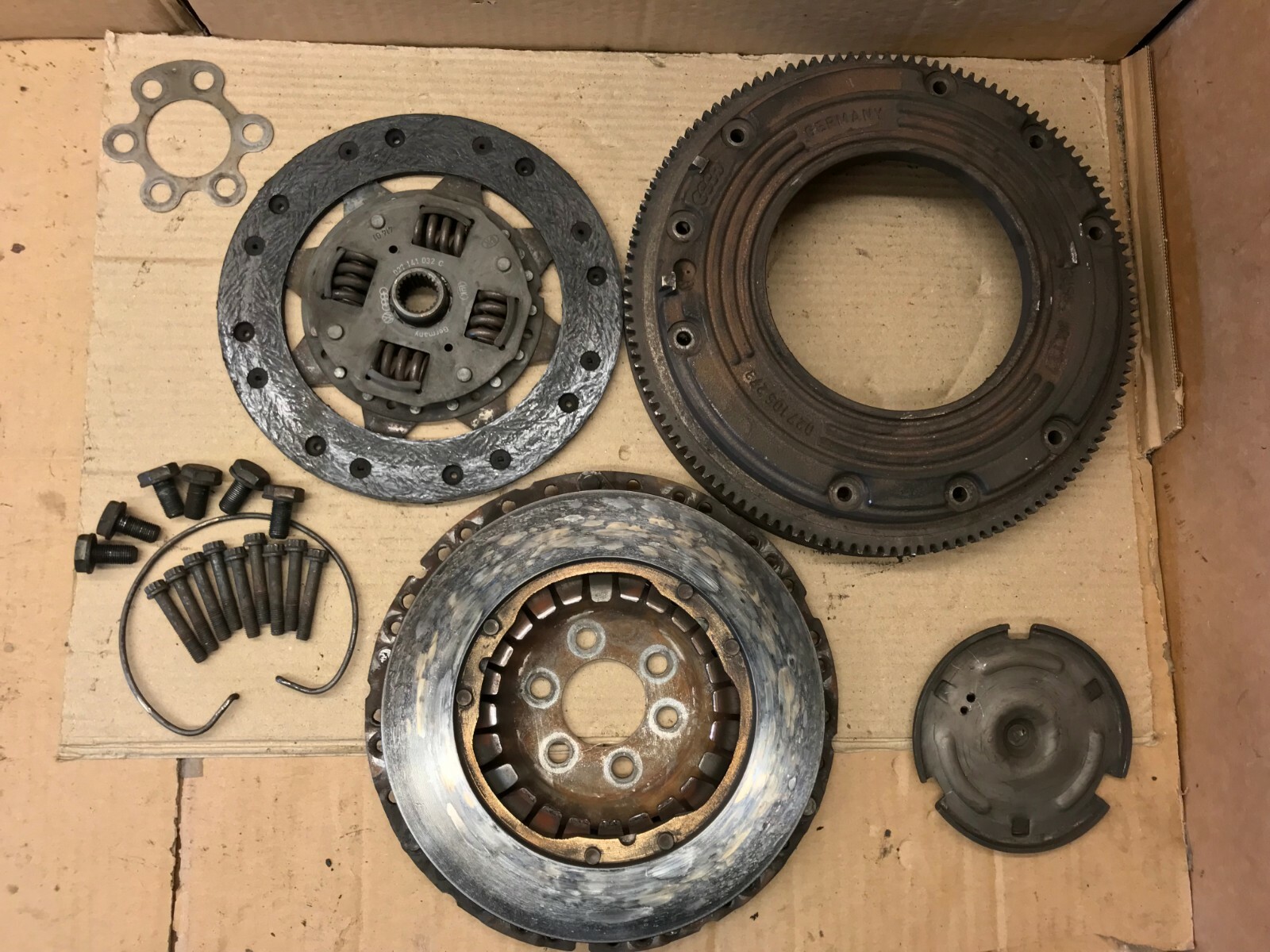 VW GOLF JETTA MK2 1.8 RP ENGINE MANUAL GEARBOX CLUTCH KIT 027141032C ...