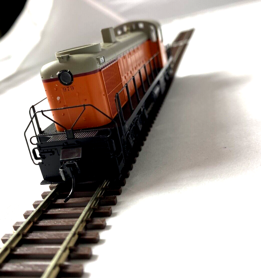 Walthers 1000 ho scale locomotive RSC2 item 920-35200 Milwaukee Road ...