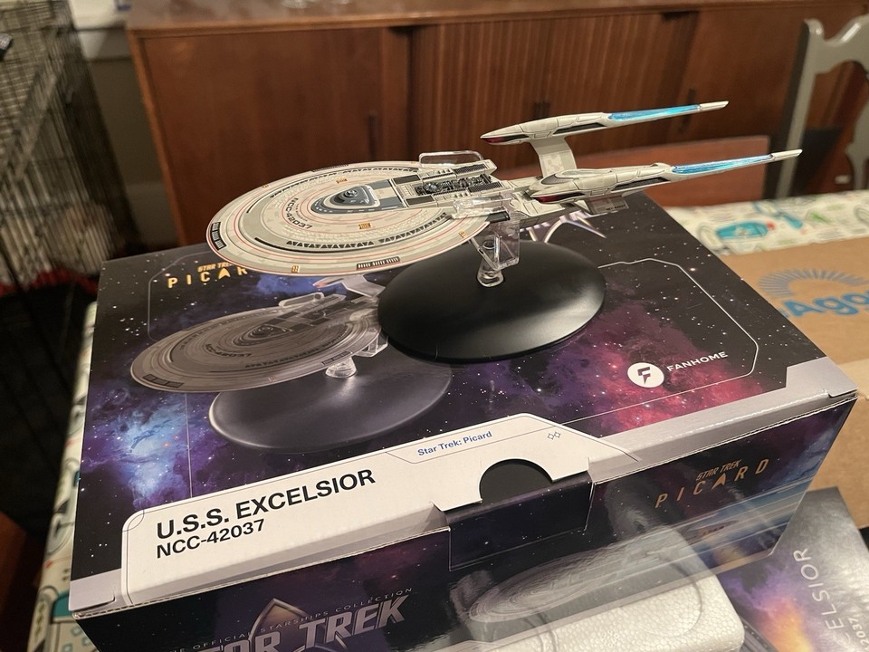Fanhome STAR TREK USS Excelsior NCC-42037 w/ magazine & spelling error ...