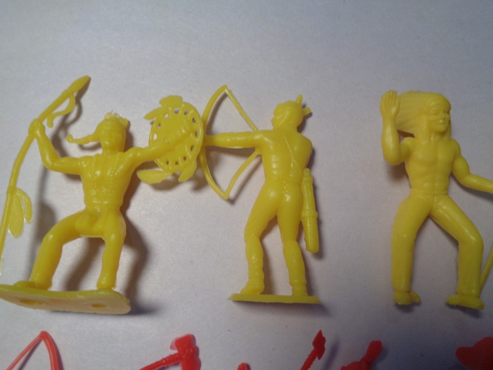 MPC VINTAGE PLASTIC TOY INDIANS,YELLOW,BLUE,RED,BROWN. 32 FIGURES. | eBay