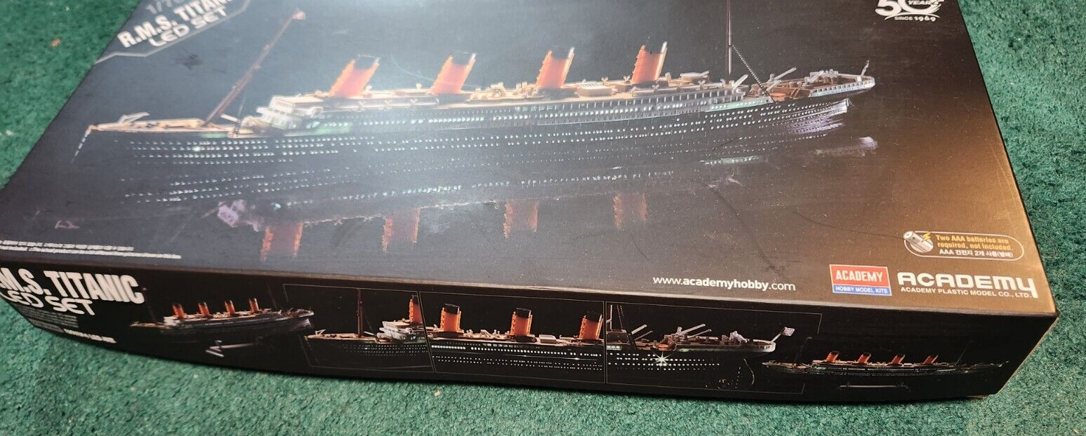 Academy R.M.S. TITANIC LED Model Kit Set 1:700 Scale Complete Never ...