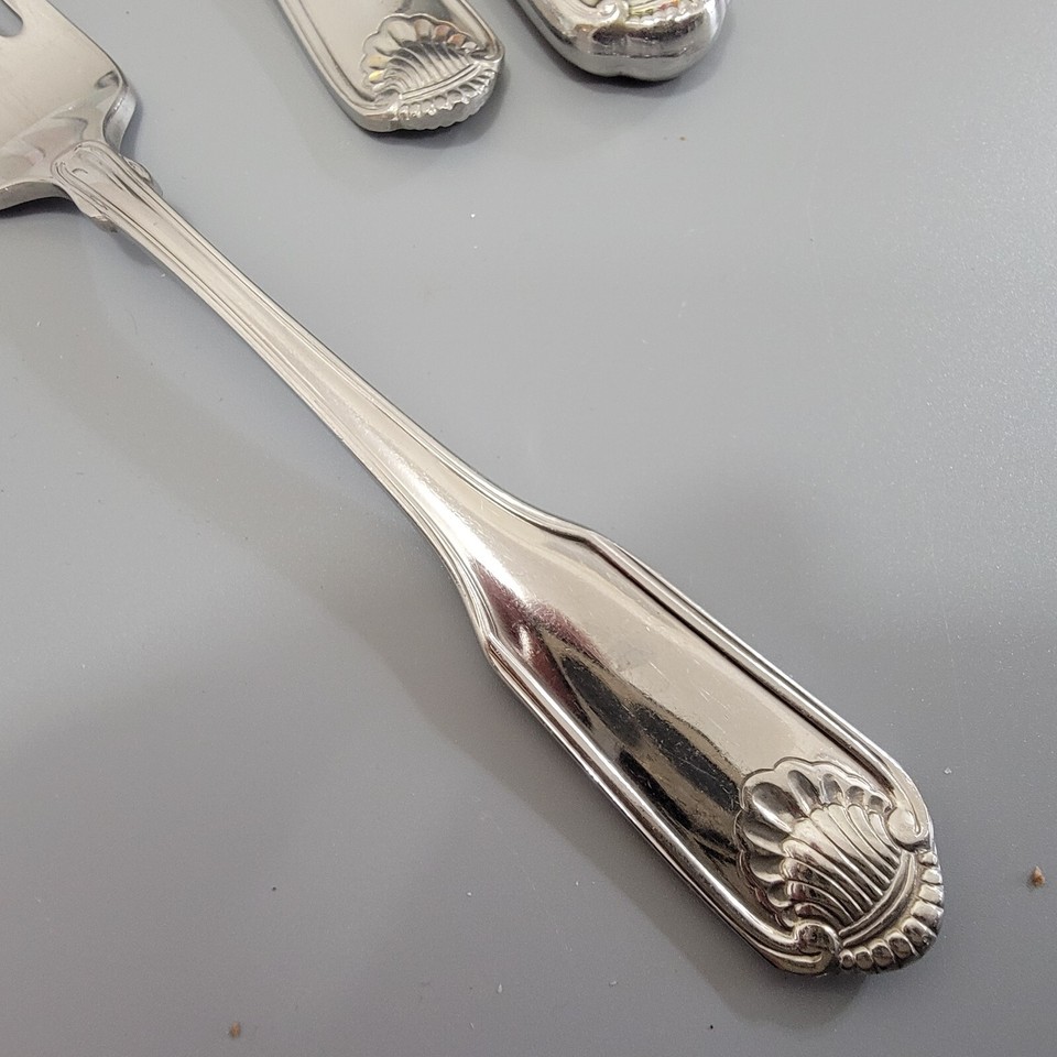 Oneida CLASSIC SHELL C Stainless Cube Flatware Silverware Glossy ...