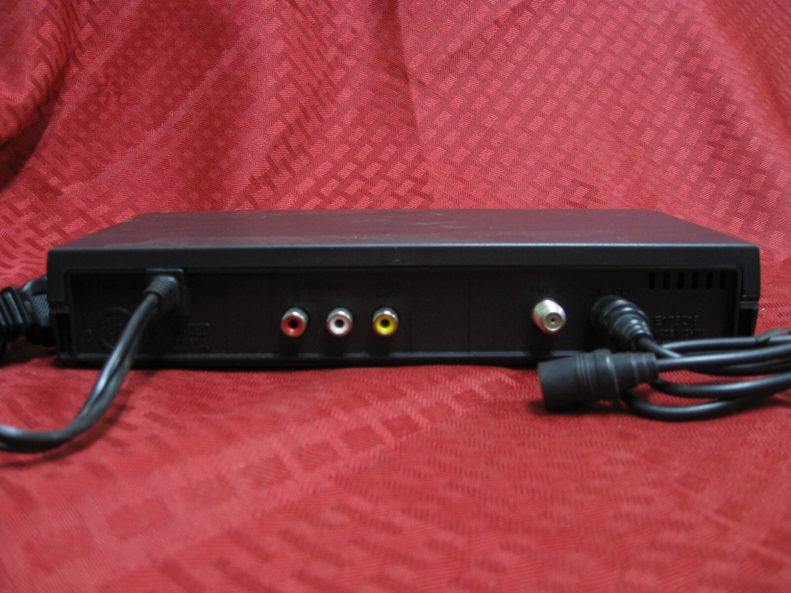 Magnavox SDTV DTV Digital To Analog Converter Box TV Tuner TB100MW9 W ...