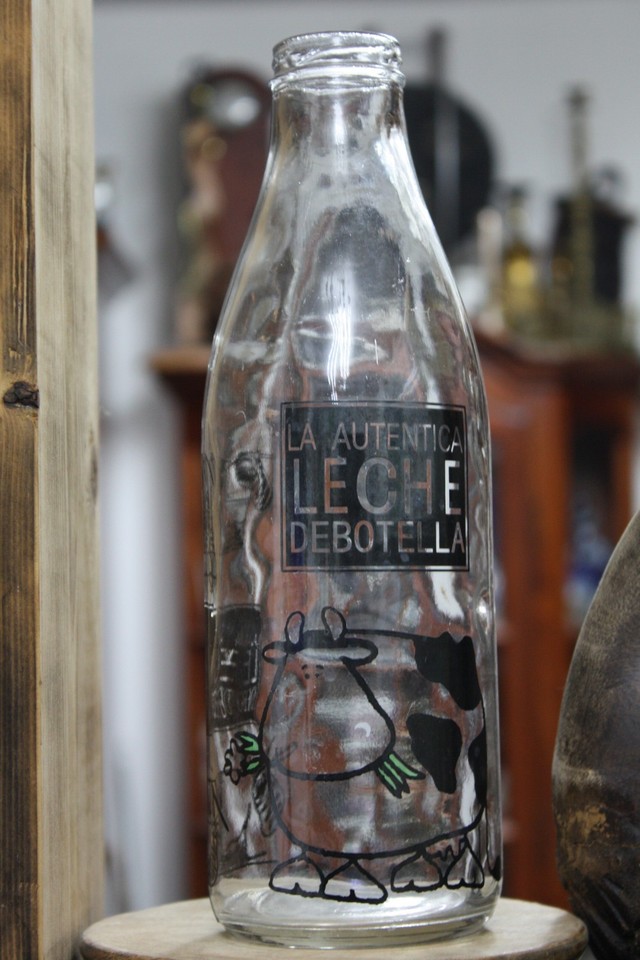 Collectible Bottle Decanter Wine Vodka Beer Whiskey Scotch Soda Milk ...