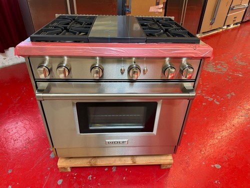 36” Wolf Gas Range GR364C (New Display Model) | eBay