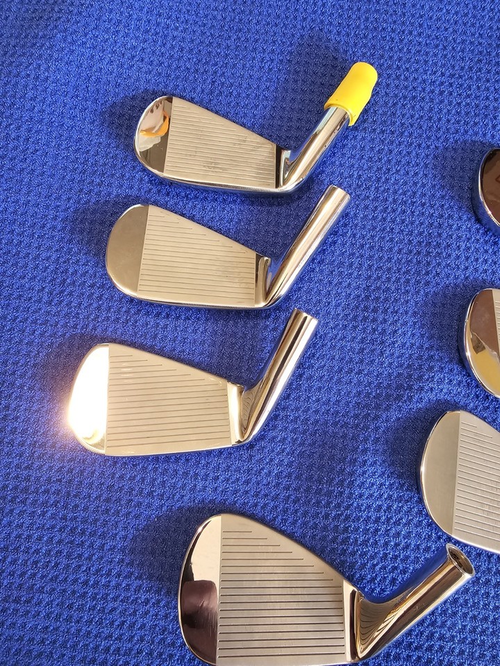 Taylor Made "Tiger Woods" P7TW Iron Heads Only & Presentaion Box | eBay