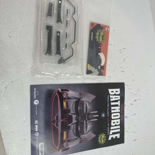 ISSUE 19 FANHOME BUILD THE 1996 BATMOBILE TV SERIES BATMAN CAR 1/8 ...